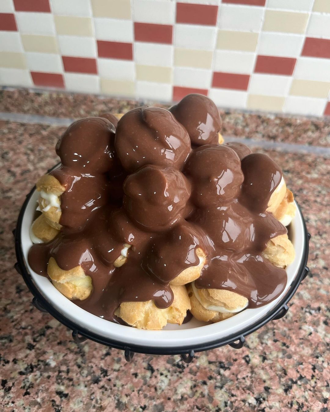 Profiterol Tarifi - Lezzetlerim.Com