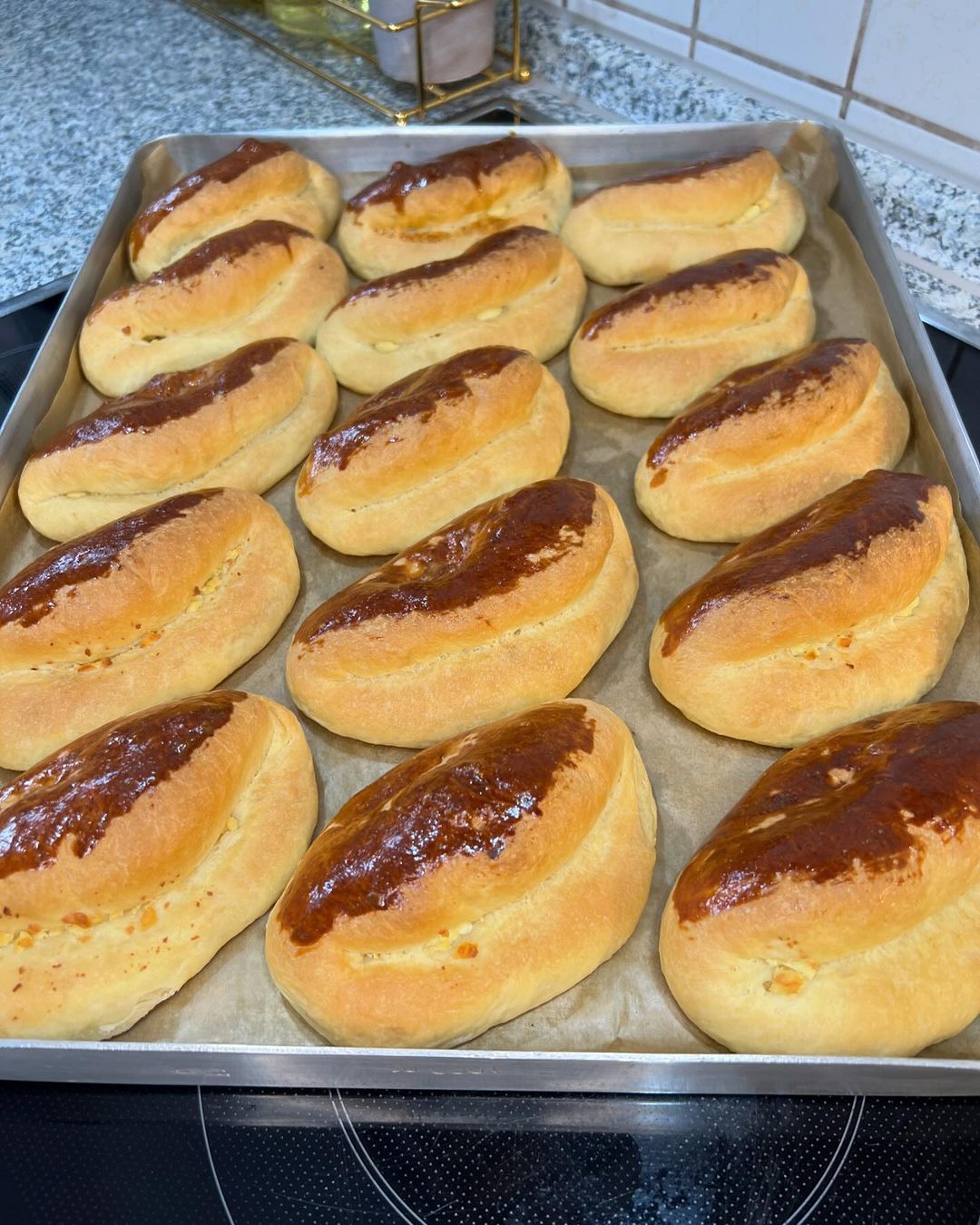 Pastane Poğaçası Tarifi - Lezzetlerim.Com